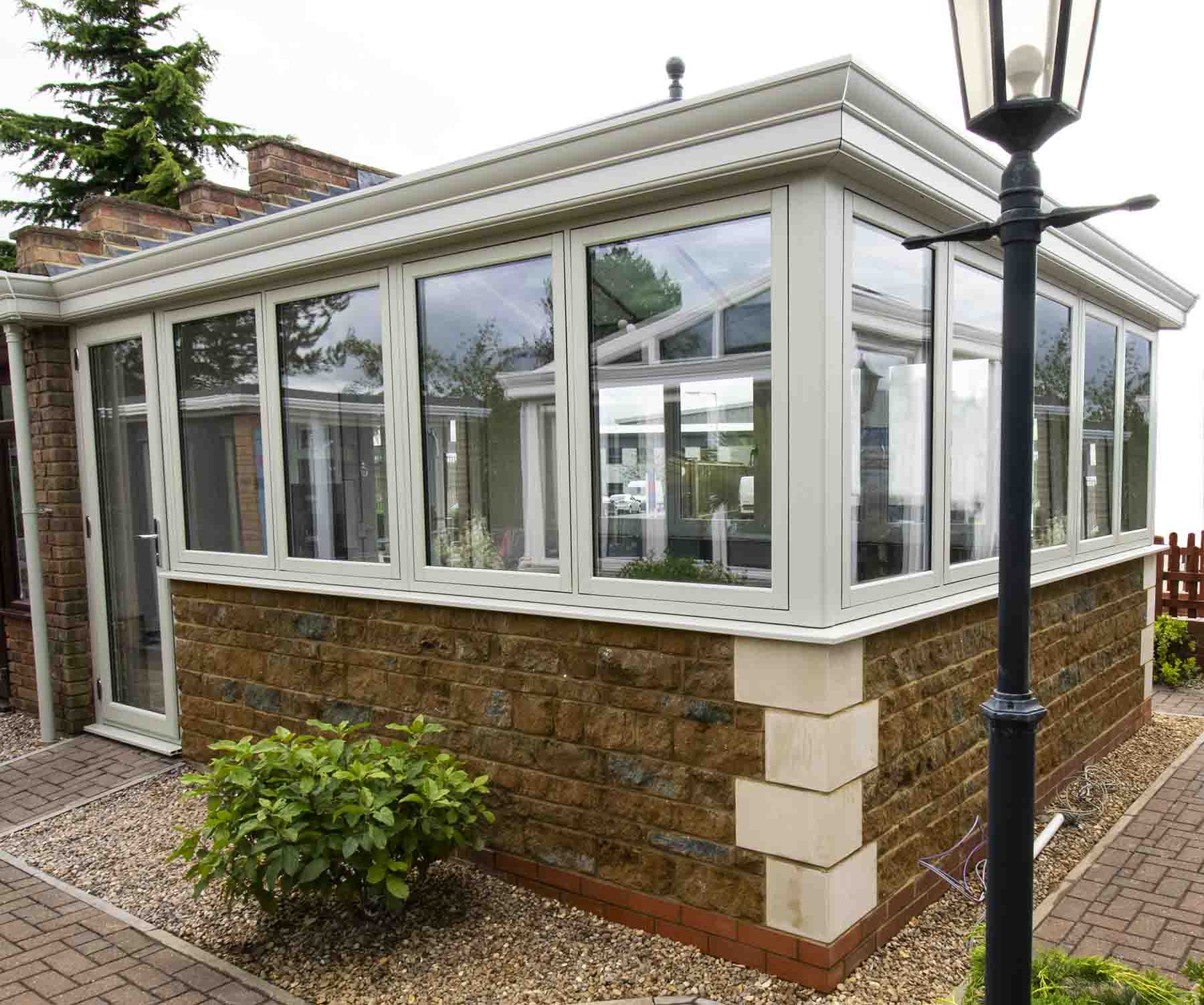 Get a Modern Conservatory in Northampton to Milton Keynes | T&K